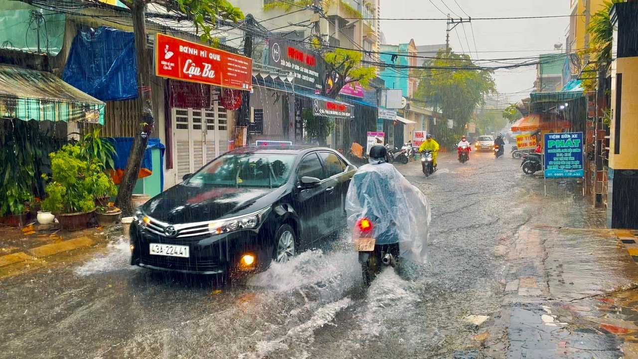 Walking in the Heavy Rain in Da Nang City, Vietnam 4K🇻🇳 - YouTube