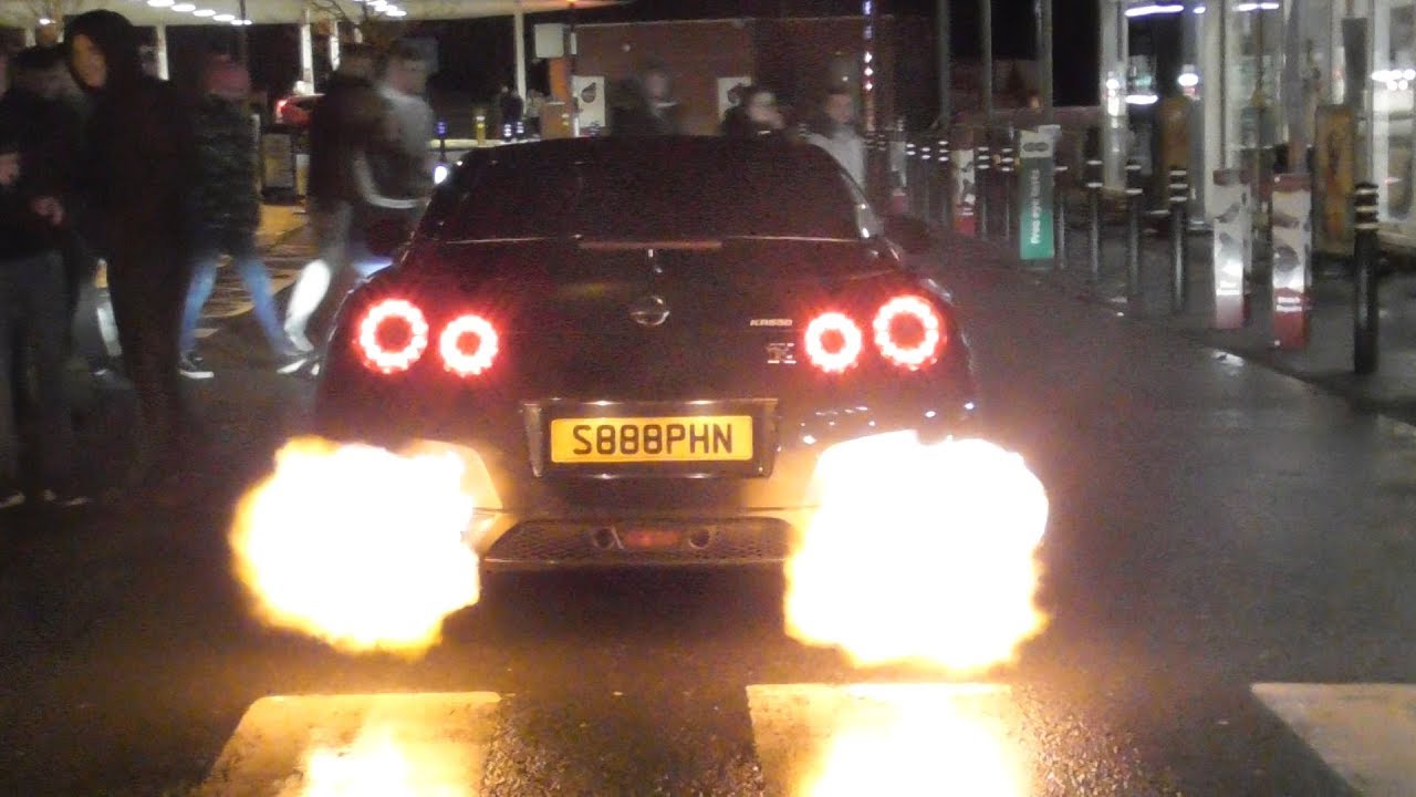 2x 700HP Nissan GTR'S Shoot Huge FLAMES! - YouTube