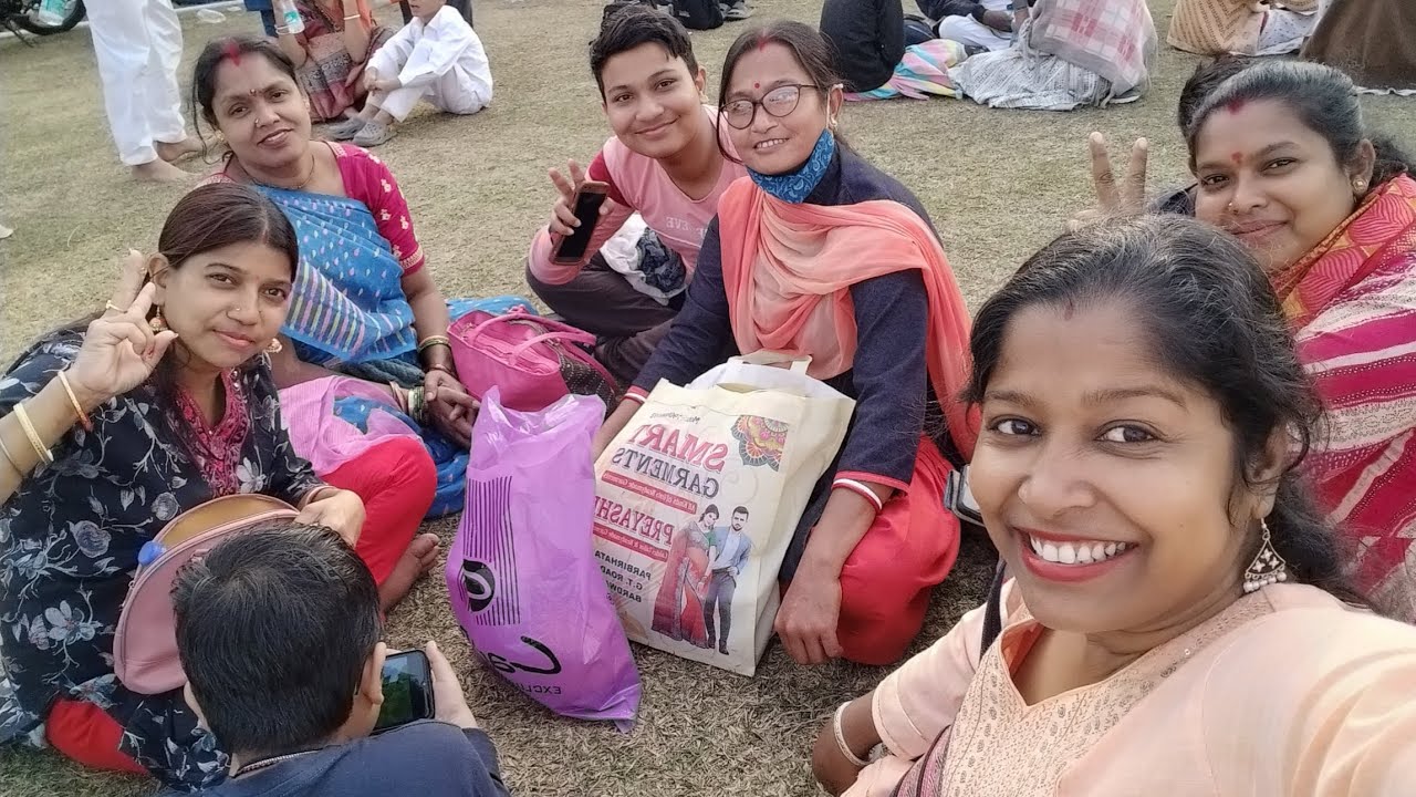 মুনকি আর আমি চলে এলাম আল্পনার বাড়ি আর আল্পনা আমাকে সোয়েটার খুলিয়ে ...