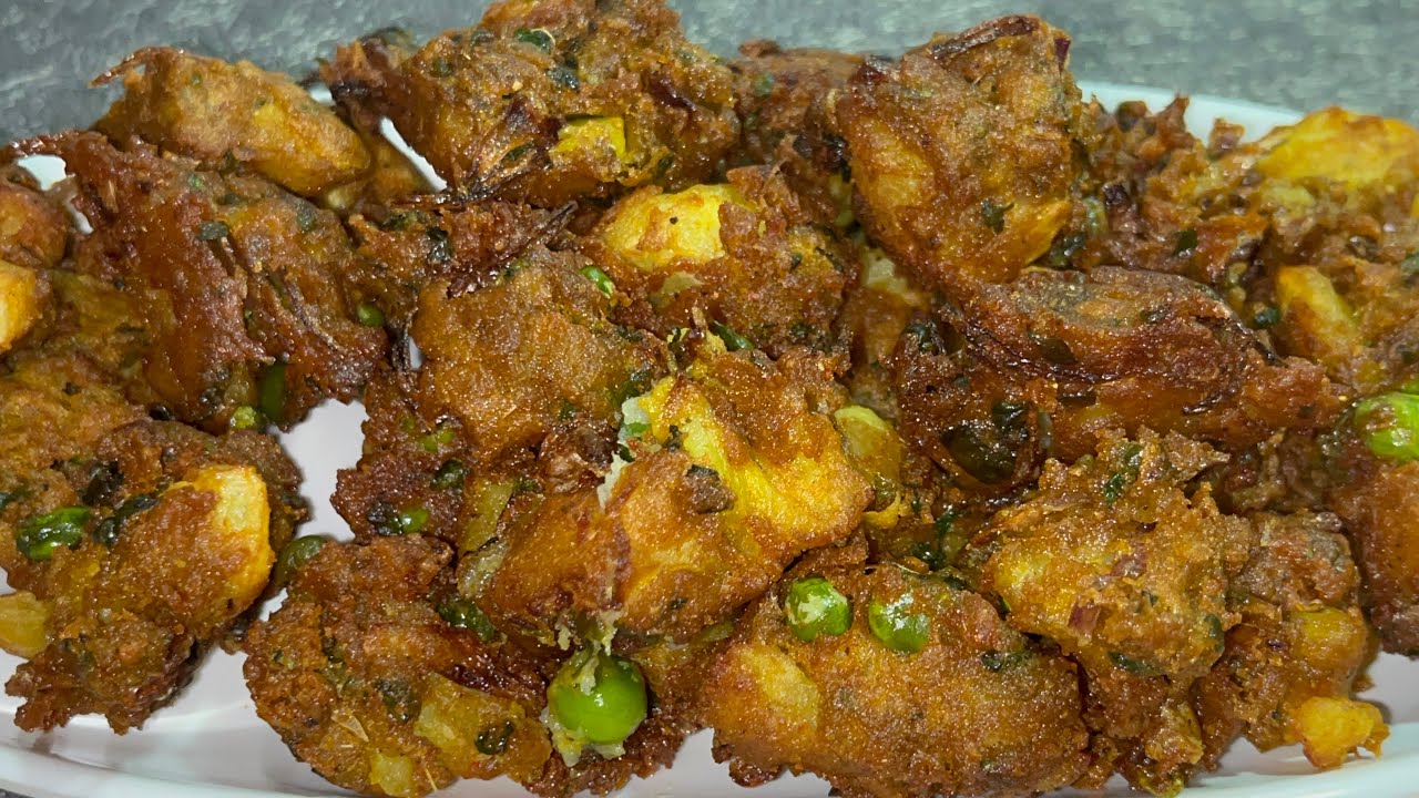 Crispy Aalu Matar Or Pyaz ke Pakore | Aalu Pyaz Ke Pakode Ki Boht Asan ...