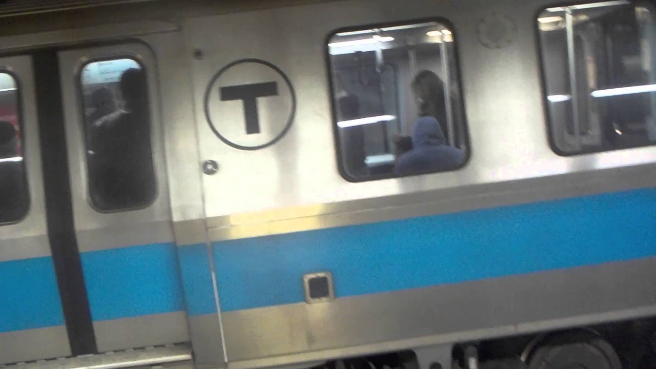 Inbound MBTA blue line train at State - YouTube