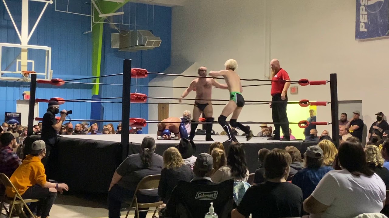 *Cruiserweight championship match* Blonco Loco vs. chandler Dugger vs ...