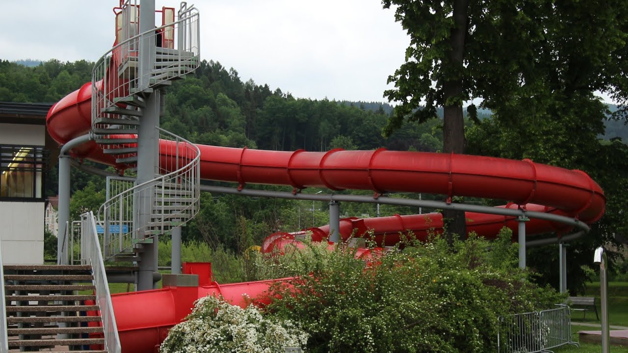 rote Röhrenrutsche :: Freibad-Rutsche | Asia Spa Leoben - YouTube