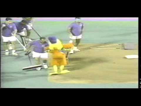 San Diego Chicken-Sweeping The Bases - YouTube