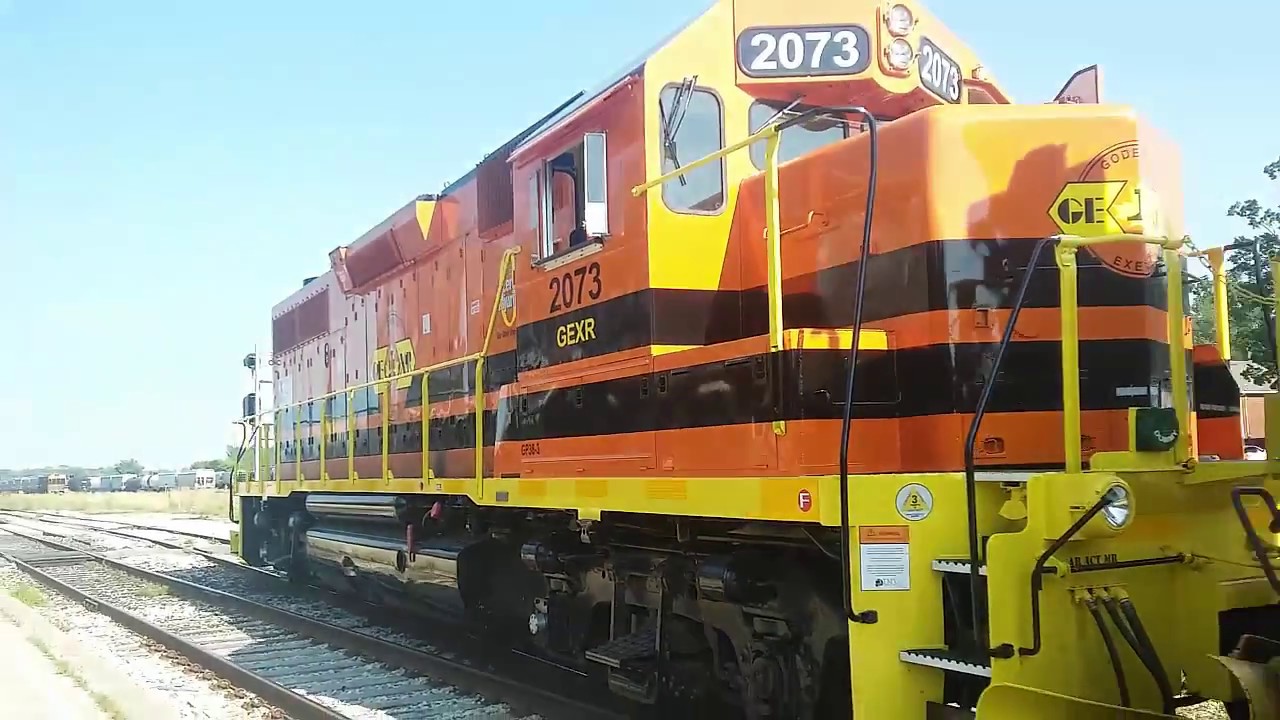 [2073 running long hood!!!]GEXR 581 and 516 Arriving in Stratford July 18 2017 - YouTube