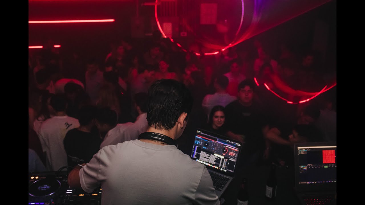 Funky & Nu Disco Warm Up Set at R Social Club; DJ Aletz - YouTube