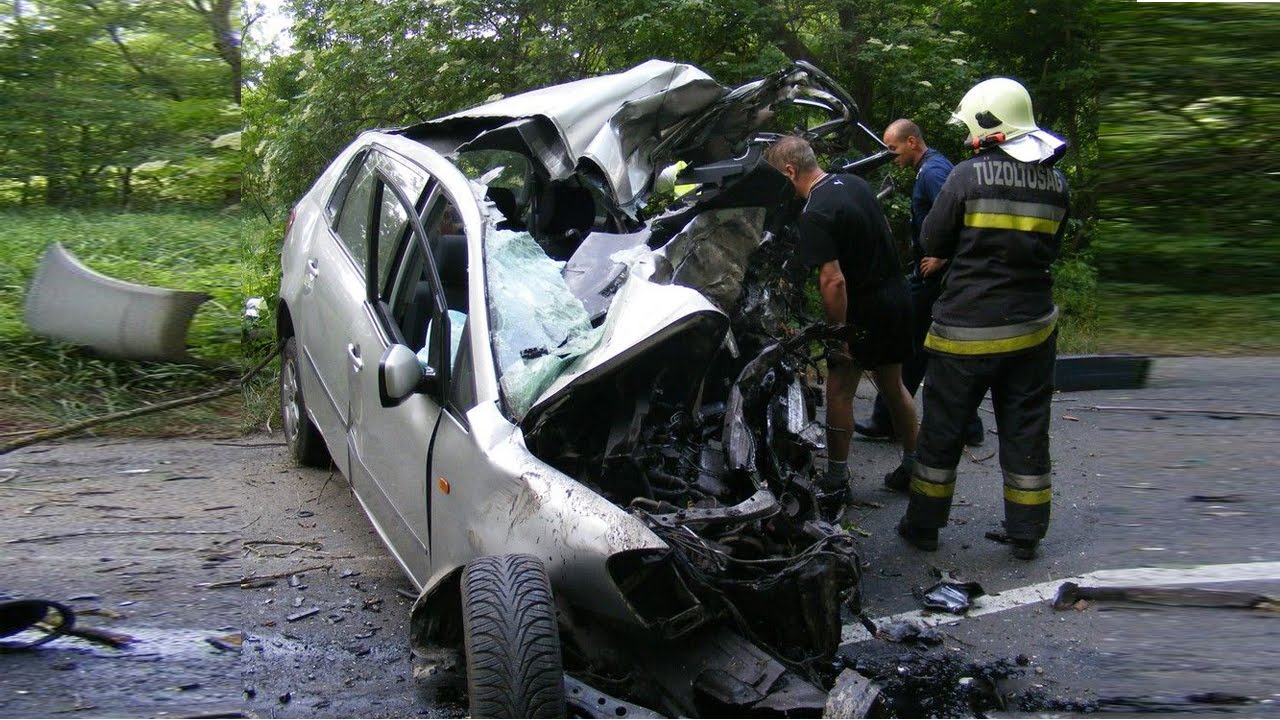 Latest Car Accident of Toyota Verso - Road - Crash - Compilation - Auto ...