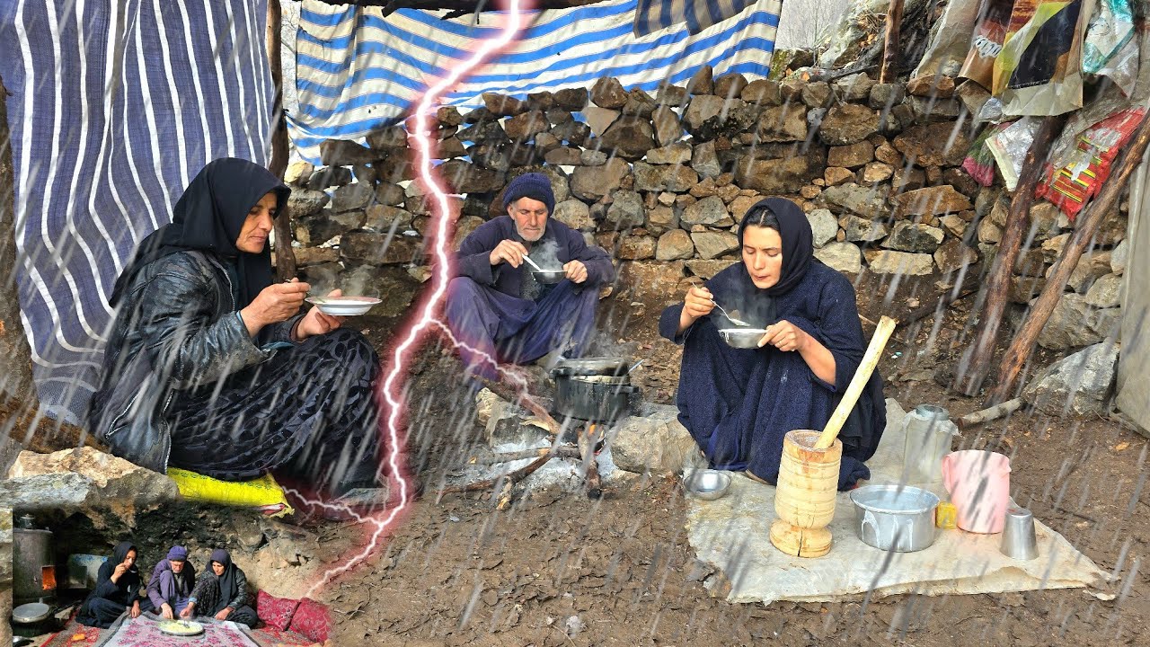 Cave Life in Heavy Rain : Nomadic Survival & Traditional Mountain ...