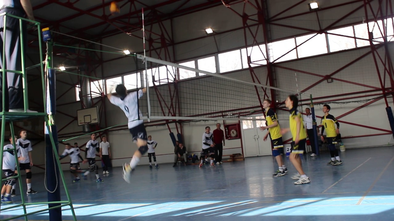 Tudor Constantinescu (nr. 9) Volei CTF Mihai I - atac din pasul 2 - YouTube