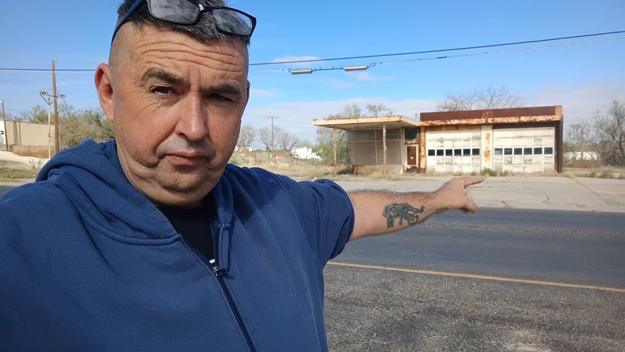 Exploring an Incredible ABANDONED 1950s PHILLIPS 66 in Texas - YouTube