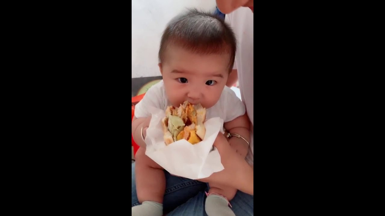 Funny Baby Chinese Baby Greedy 望嘴3quer comer envie de manger - YouTube