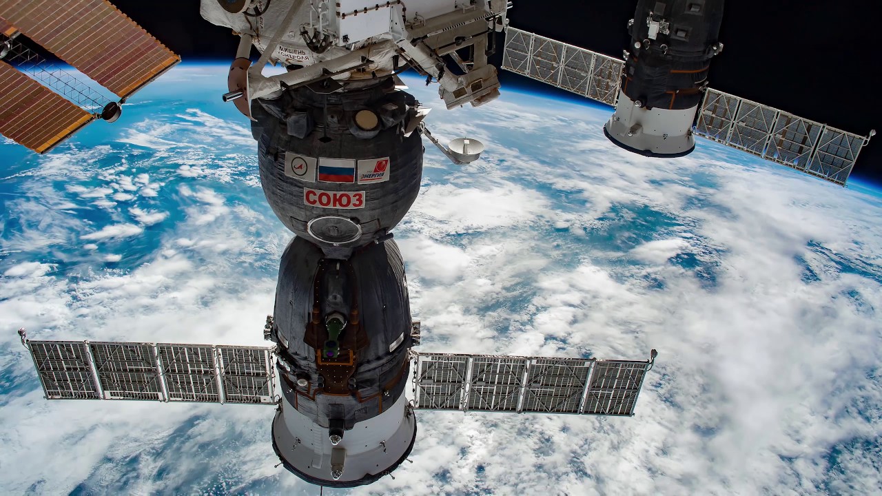 ISS Timelapse - Two Passes, Two Cameras (15 / 16 Aprile 2017) - YouTube