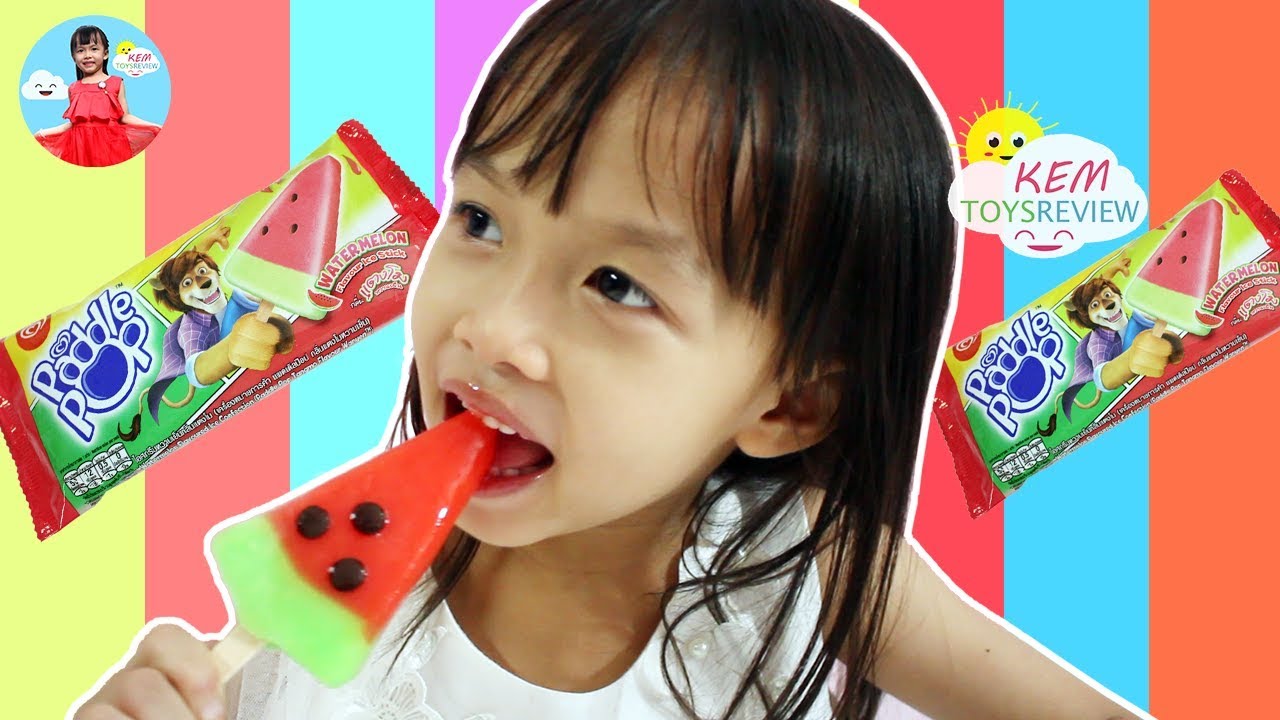 Bé ăn kem dưa hấu Paddle Pop ice stick watermelon - YouTube