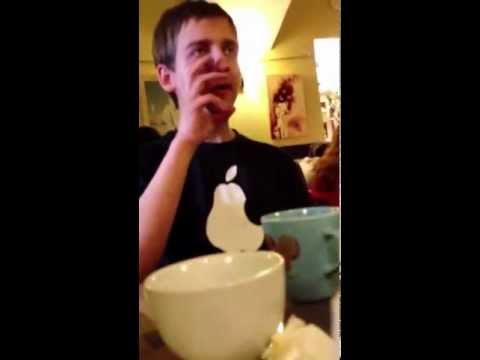 Виталик нюхает перец