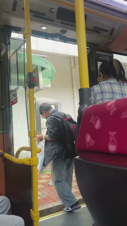 KMB S AVC63 RK2570@74A 落車開關門過程 - YouTube