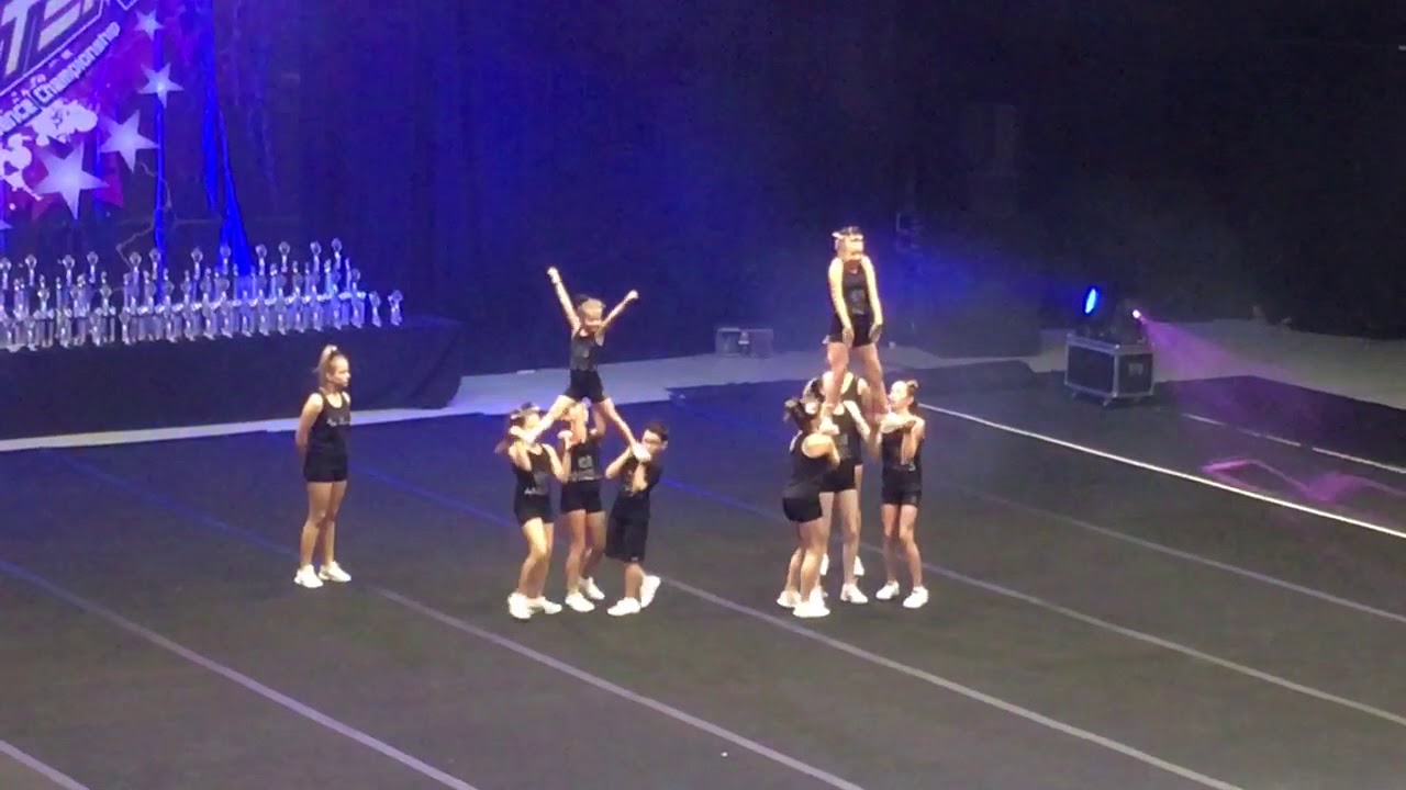 ICE Angels Bremerhaven german cheermaster 2017 lemgo - YouTube