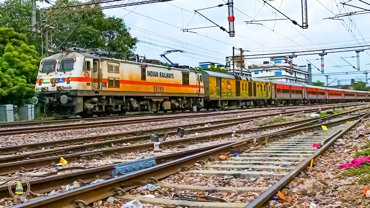 Bandra Terminus–Haridwar Superfast Express Skipping Tughlkabad - YouTube