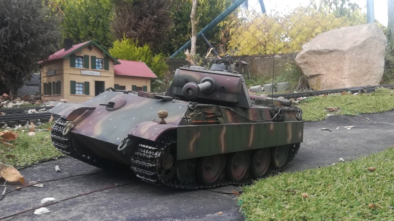 Panther G late 1/16, Trumpeter engineered. - YouTube
