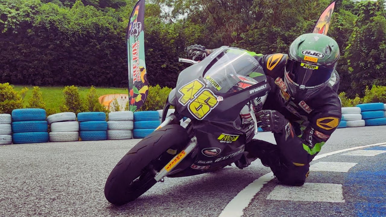 🇹🇭 Thai Pro Riders Make This Look EASY! - YouTube