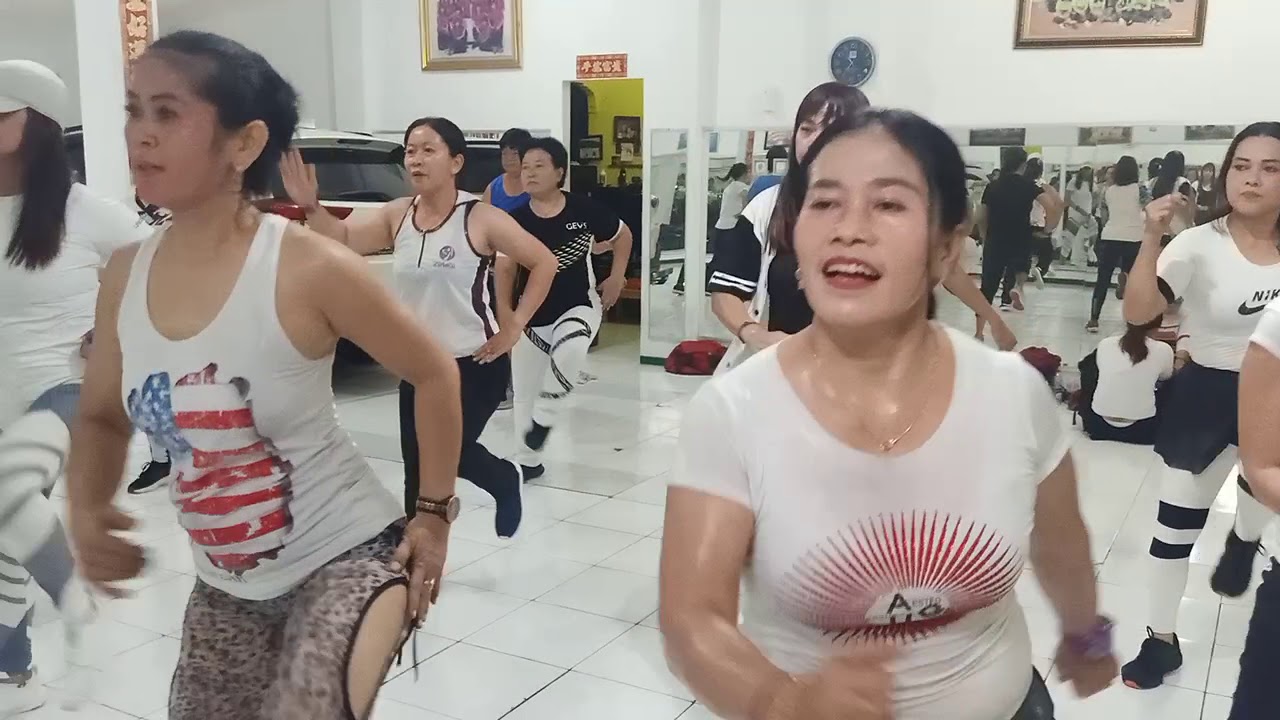 Aerobic pagi with Miss yani - YouTube