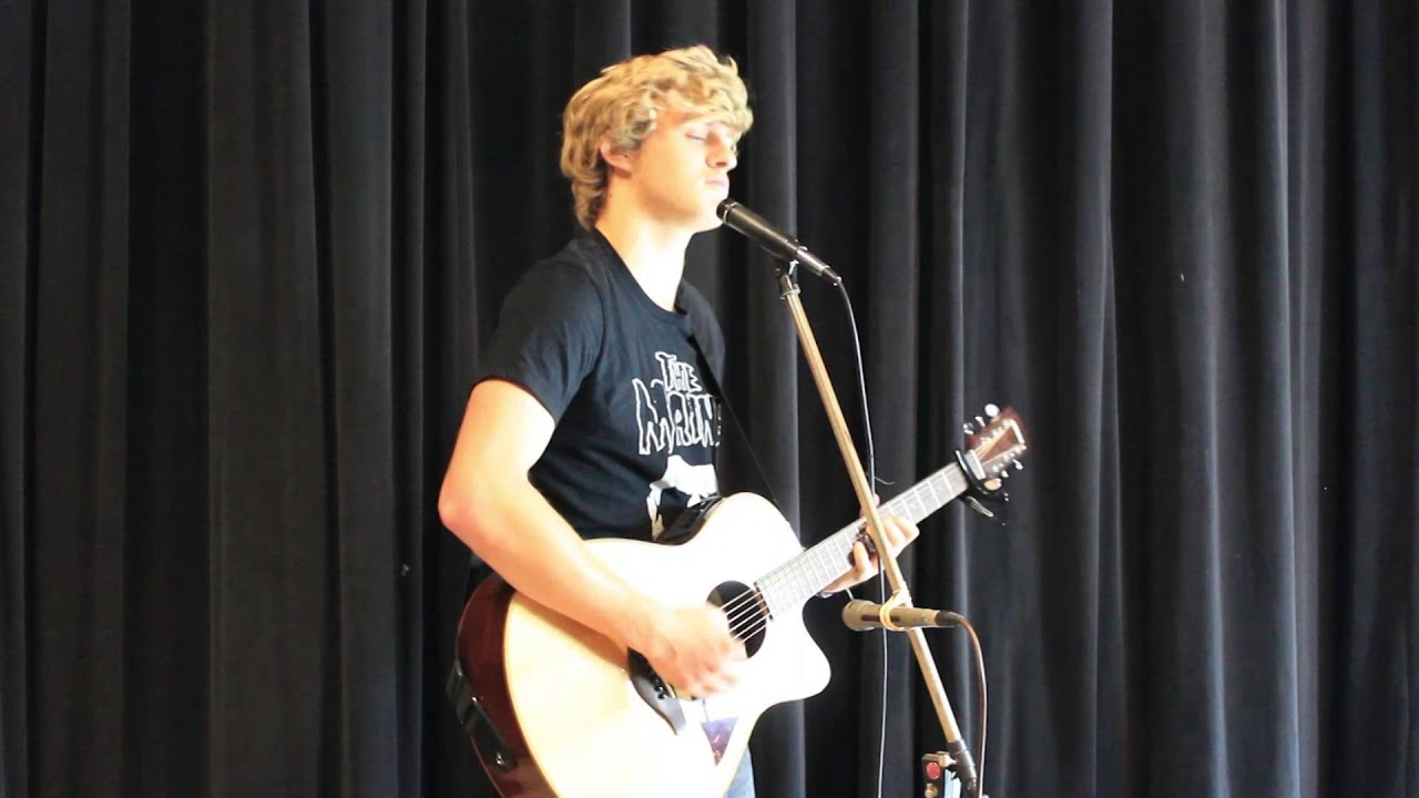 Dan Swank performs Myself and My Song in the Titan Radio Live Lounge ...