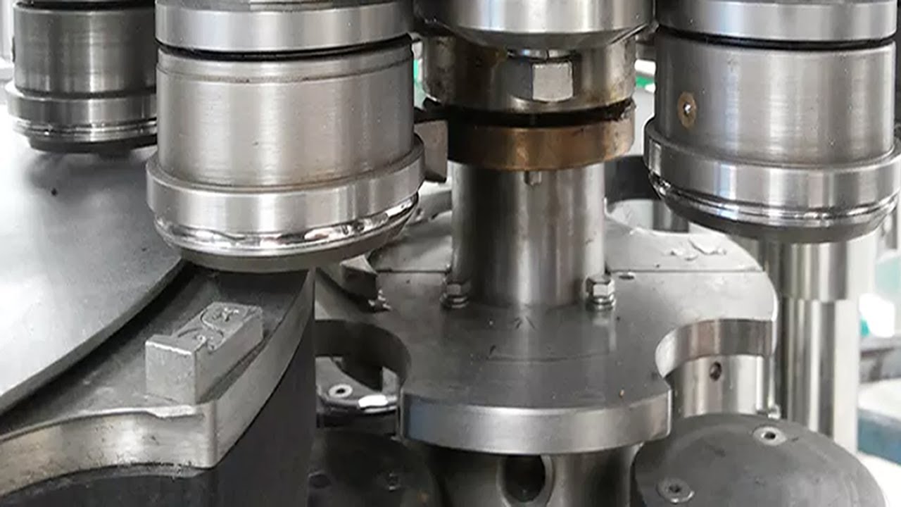 Beer cans filling sealing rotary canning equipment - YouTube