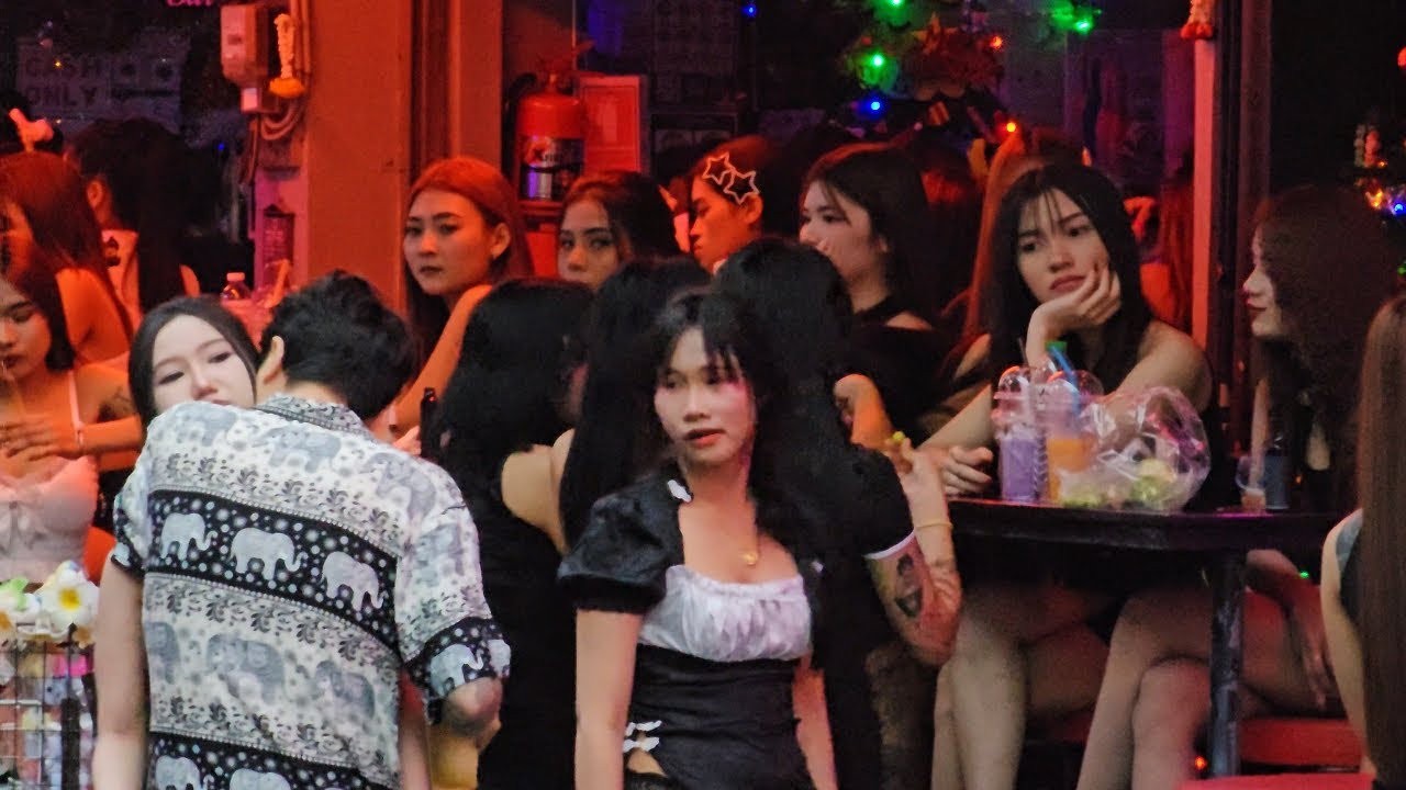 Beauties in Pattaya - 2. Beach road. Soi bkhao. Thailand 2024 December 16 - YouTube