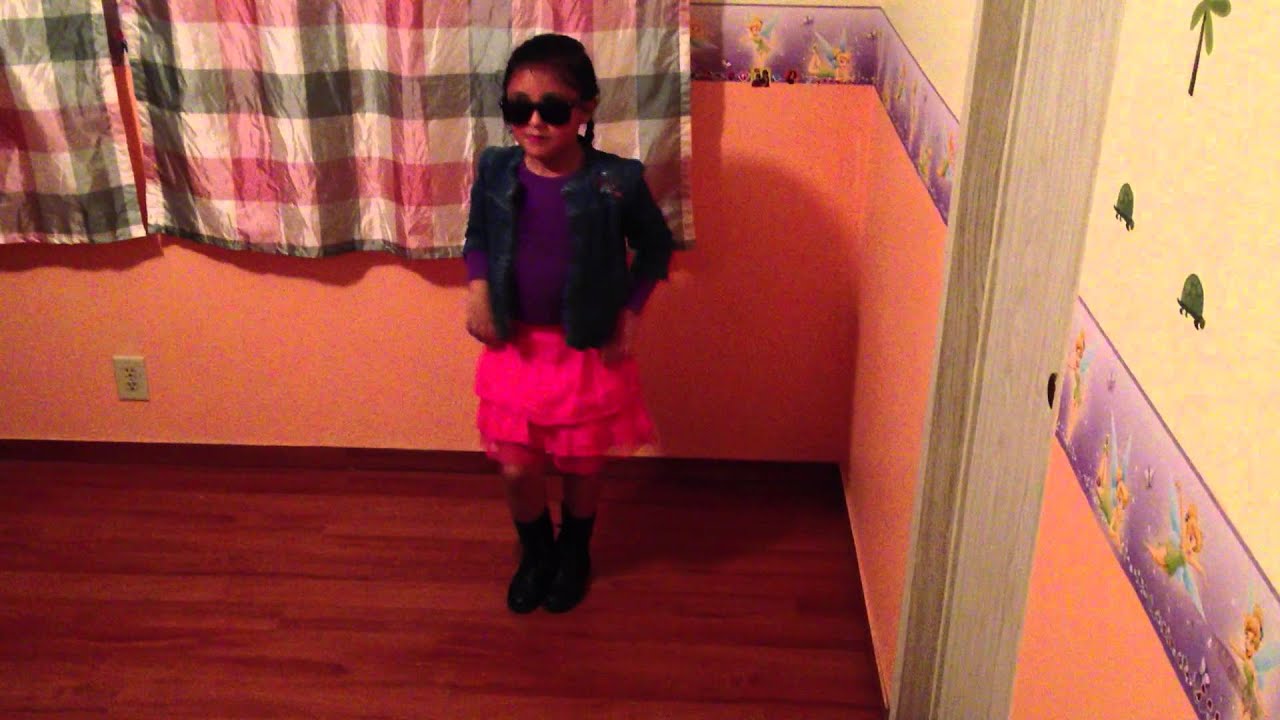 Girl dancing Gangnam Style - YouTube