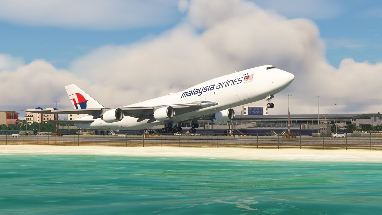 Small Airport Hard Landing – Boeing 777-200 Touchdown at Faro Airport ...