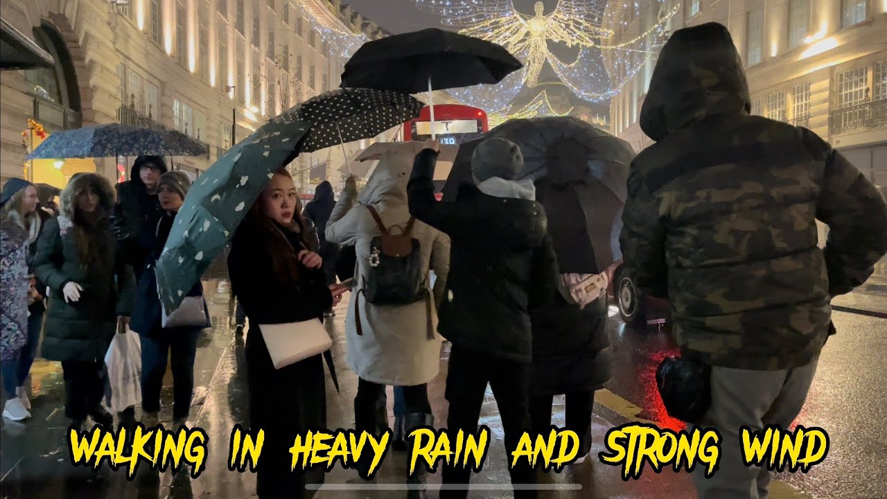 Rain 🌧 ☔️ Walk | walking in heavy rain and high winds Piccadilly Cicus ...