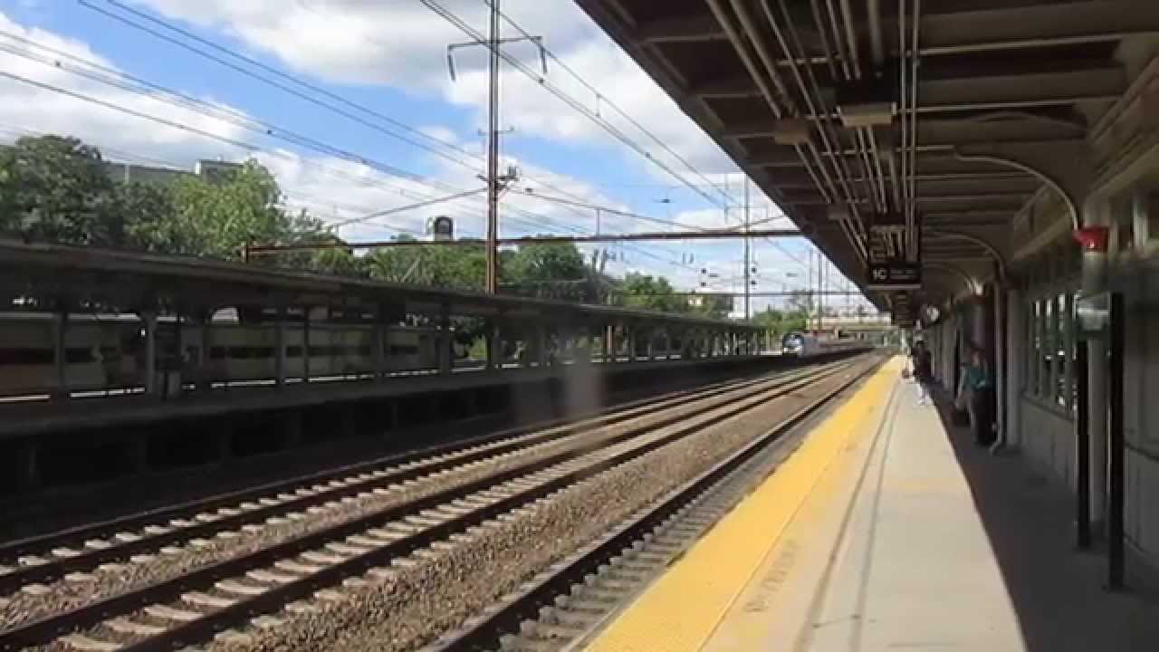 Brand New Amtrak Siemens ACS-64 #606 on Silver Meteor #97 at Trenton ...