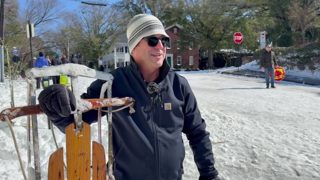 Snow day draws sledders to Ann Street in downtown Wilmington - YouTube