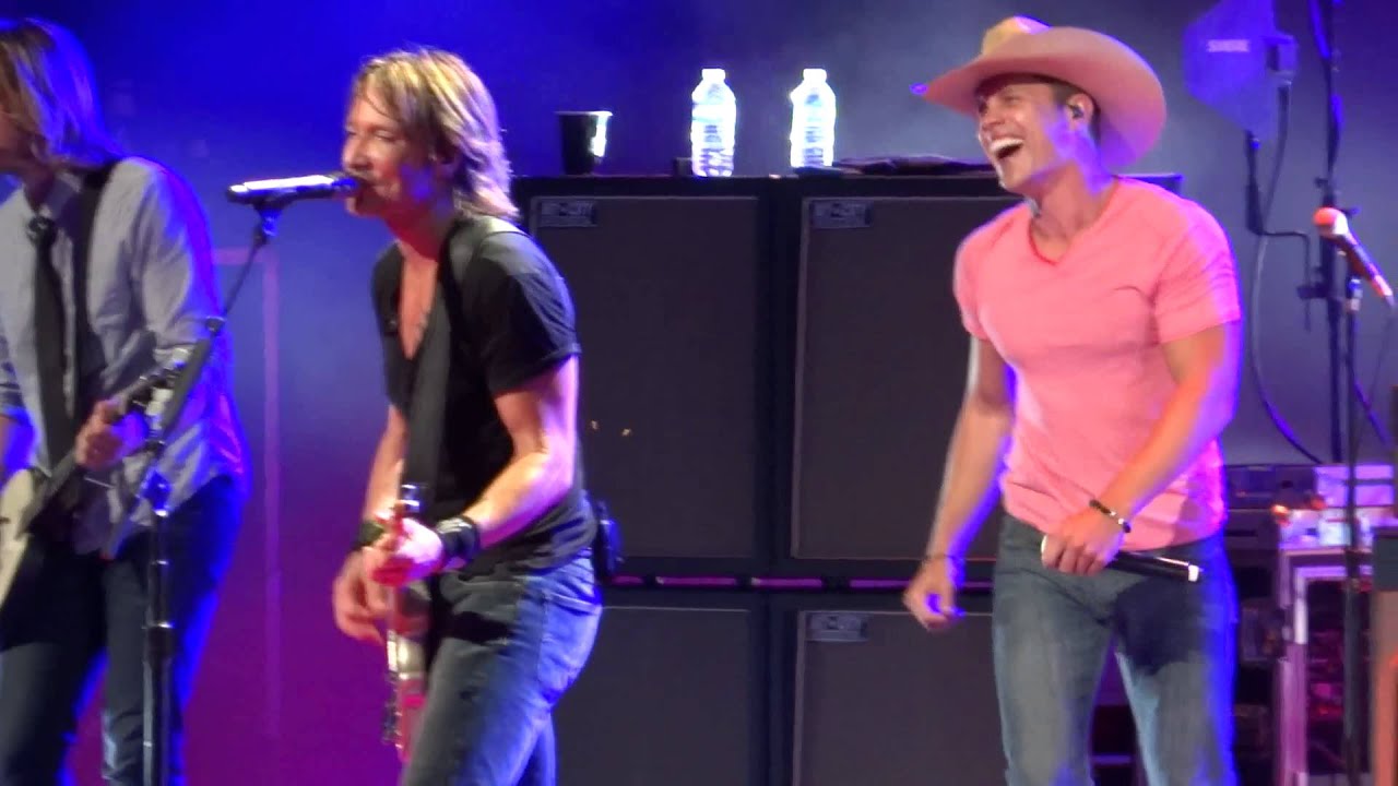 Kiss A Girl-Keith Urban-Tampa 2013 - YouTube