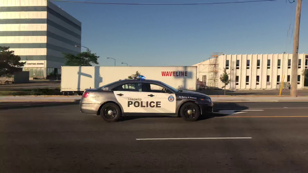 Toronto Police Traffic Services Unit 6021 Responding - YouTube