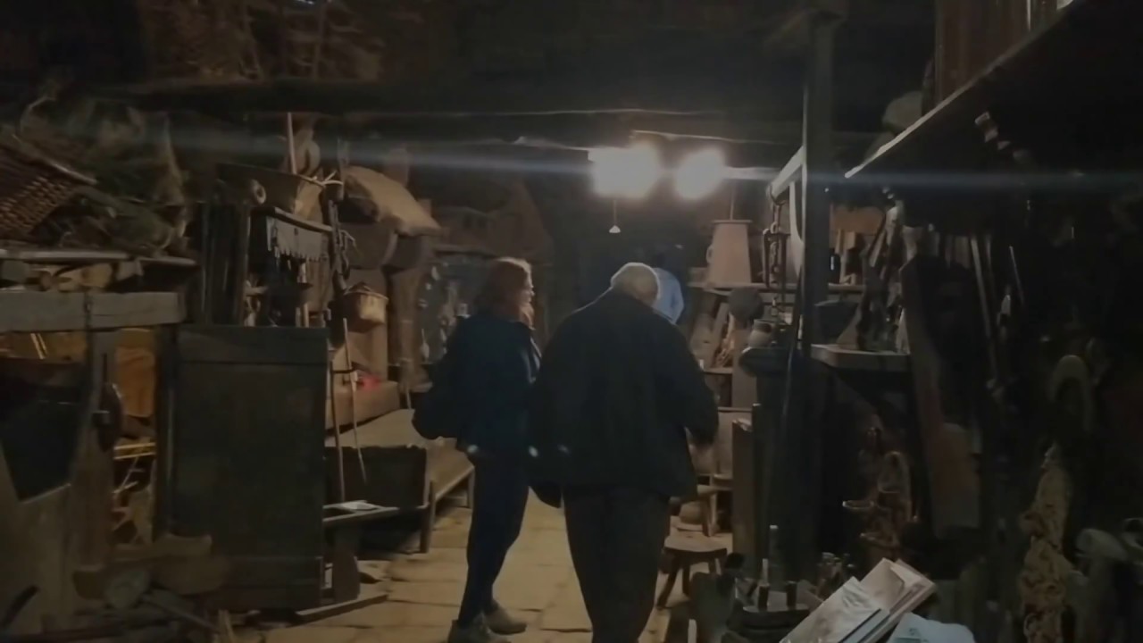 Inside a Spanish Palloza - YouTube