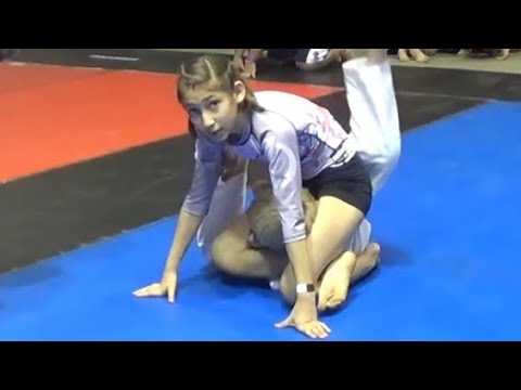 girl vs boy bjj 2026 - submission by mounted triangle and armbar