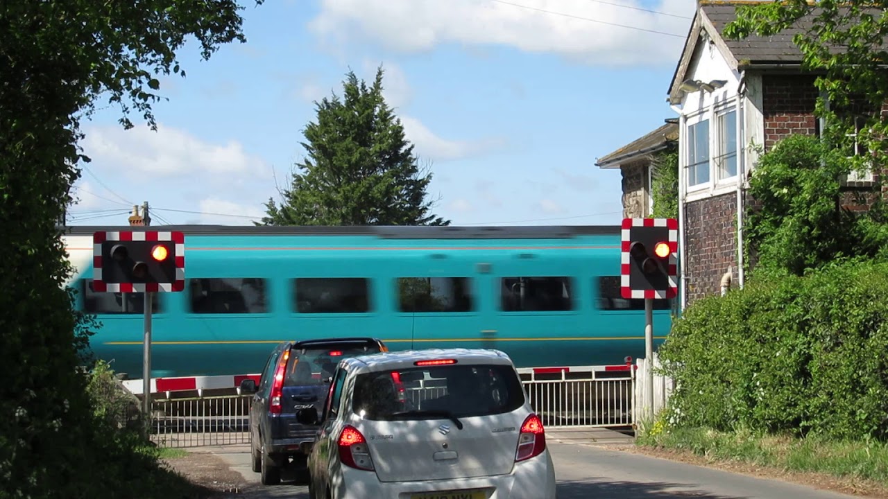 Tram Inn Level Crossing 04/05/2019 - YouTube