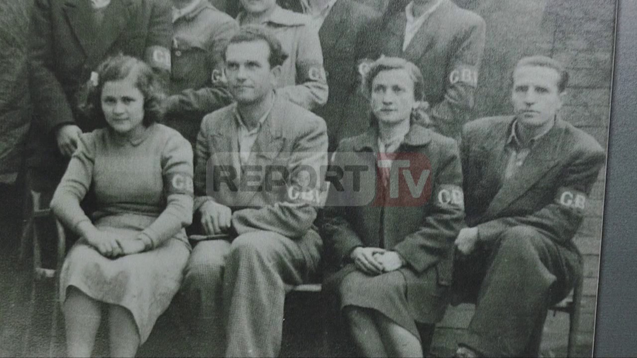 Report TV - Foto e rrallë,9 fuksat në BunkArt2 si përgjohej Fiqrete ...