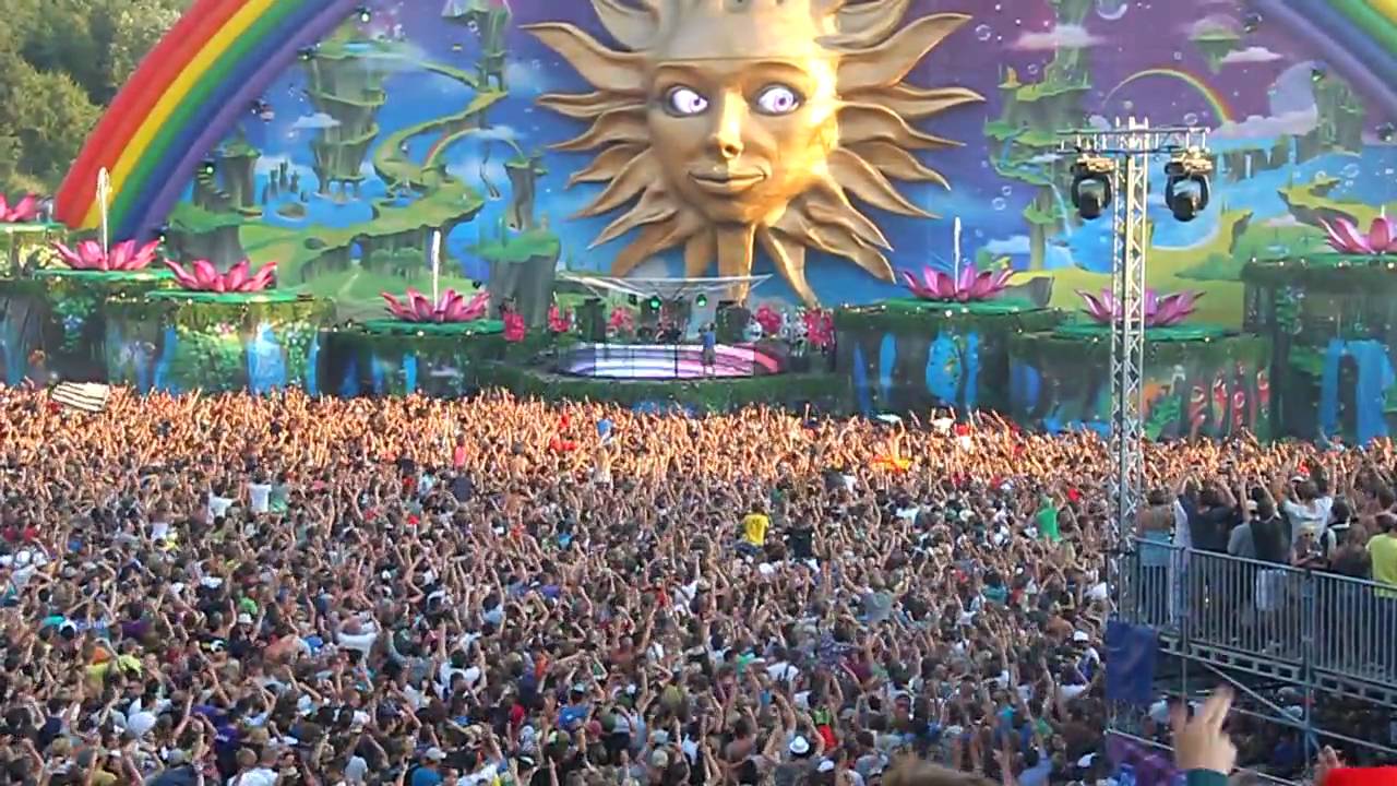 Tomorrowland 2010 Sat. July 24th Swedish House Mafia.. hits the roof ...