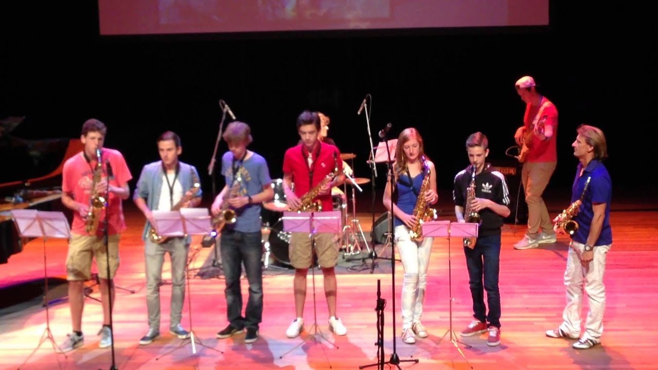 Saxofoonband onder leiding van Pierre Roomenburg: Checkers Jam - YouTube