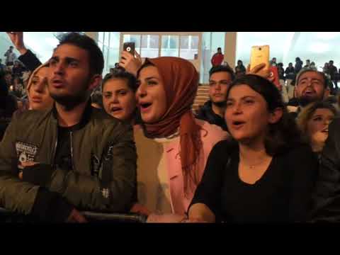 KARS'TA İMERA VE ECE SEÇKİN SEVENLERİNİ KENDİNDEN GEÇİRDİ