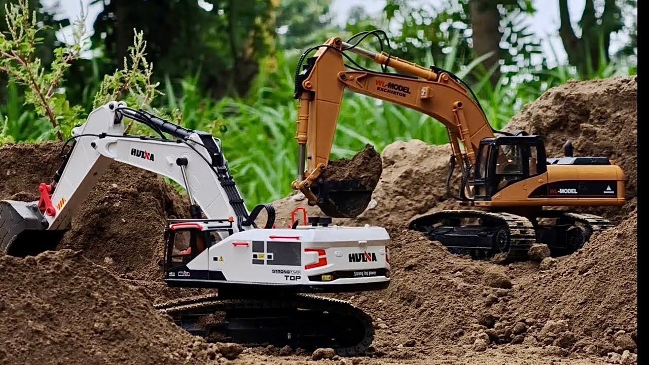 Amazing RC construction - Two RC excavators working together to dig up ...