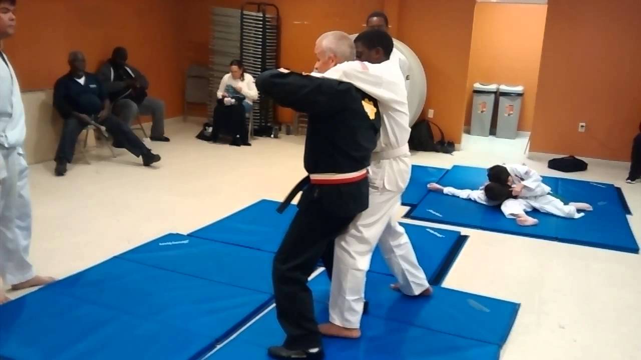 Self defense with the master. - YouTube