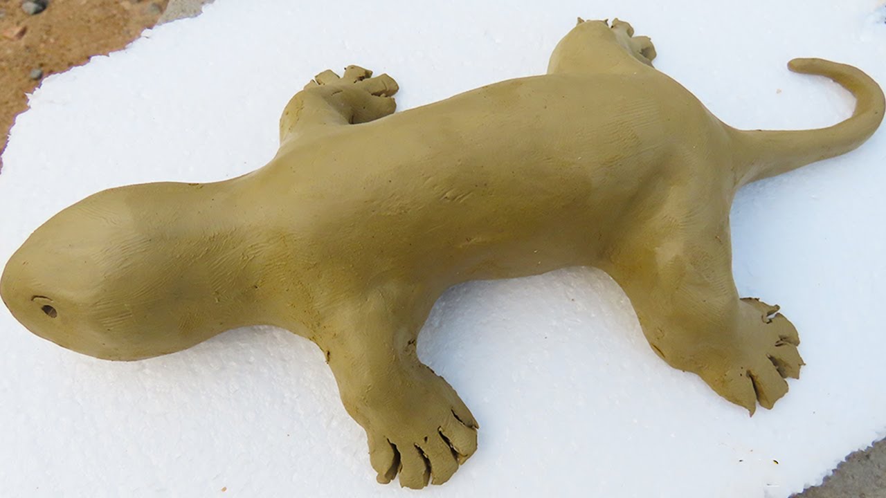 Awesome Clay Gecko Make By Man's Skill Using Clay With His His Key And ...