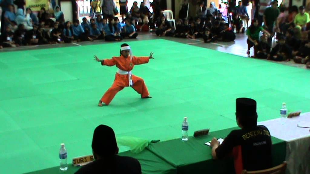 Solo Putri Perguruan Pencak Sendeng di Kejohanan Silat Cemerlang 2012 ...