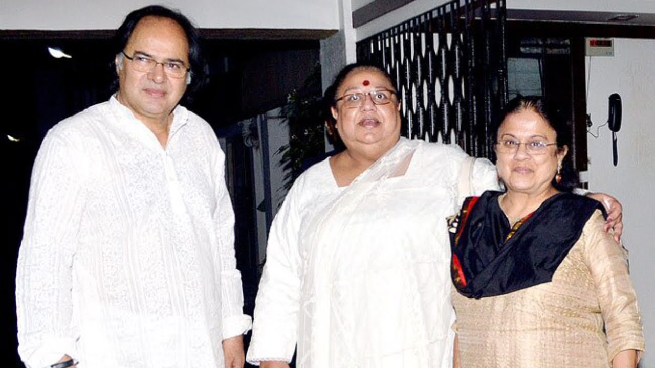Veteran Actor Farooq Shaikh With His Wife | Daughters | Parents ...