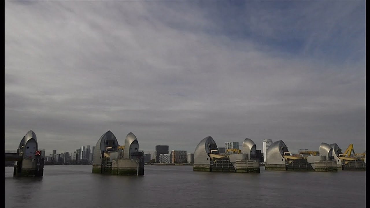 Pressure on the Thames Barrier & the estuary (UK) - BBC London News ...