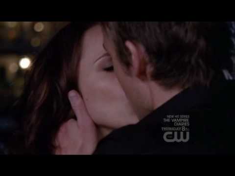 One Tree Hill 7x09-Clay and Quinn First Kiss
