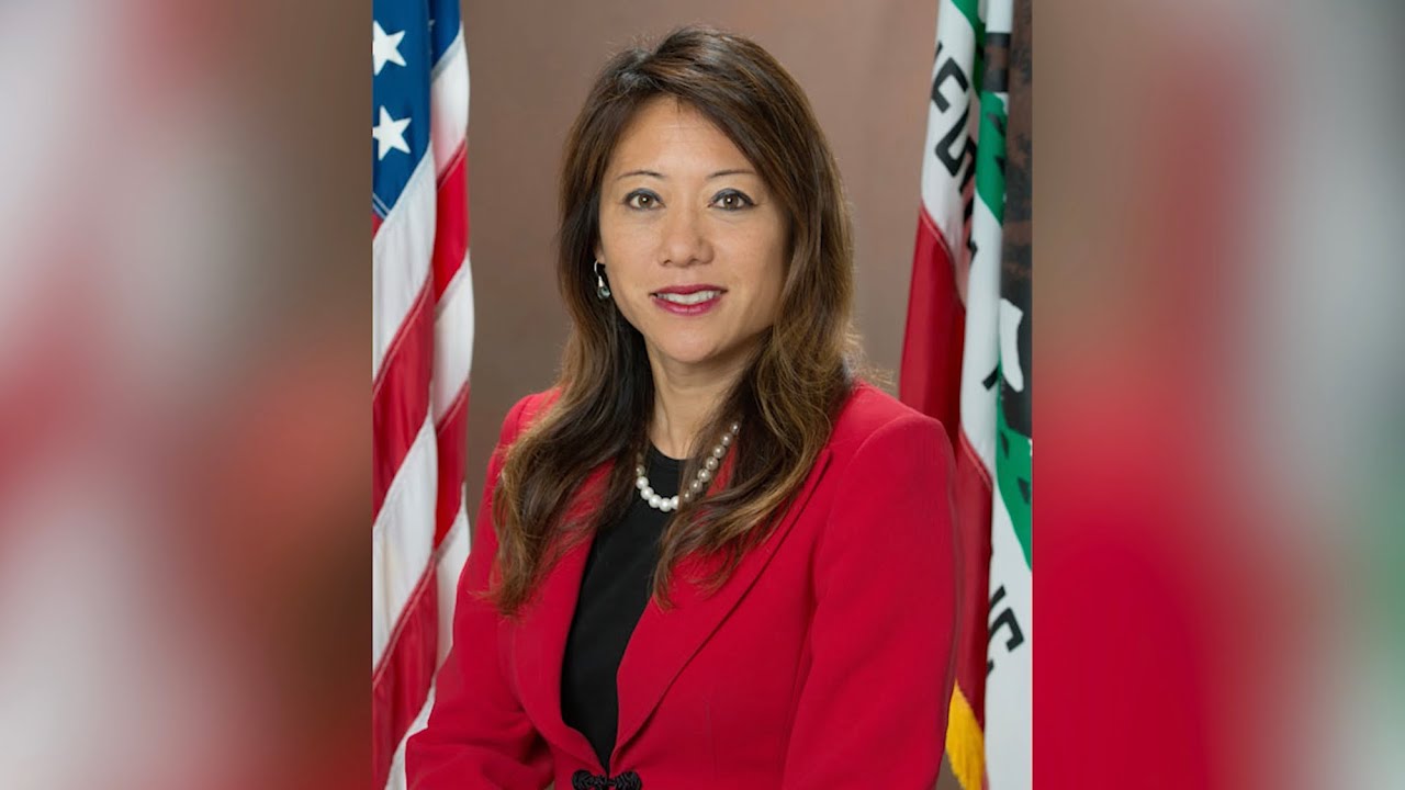 What is the role of the California State Treasurer? - YouTube