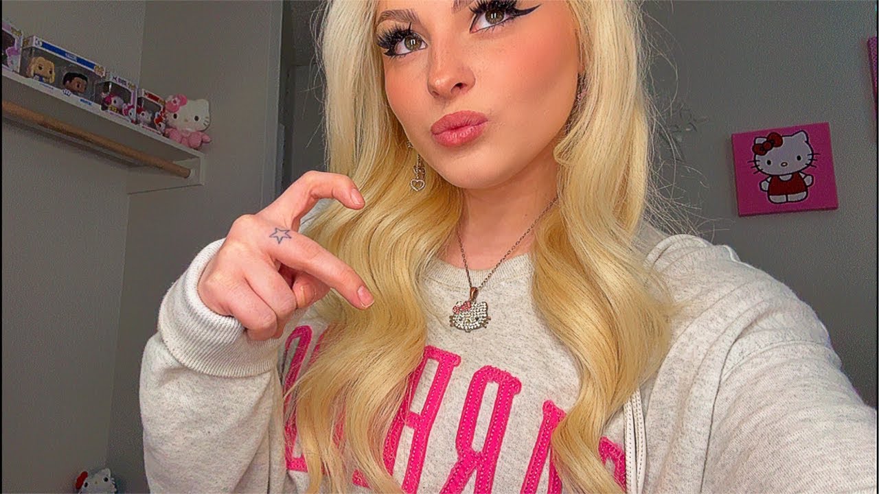PLAYING ROBLOX!💗 - YouTube